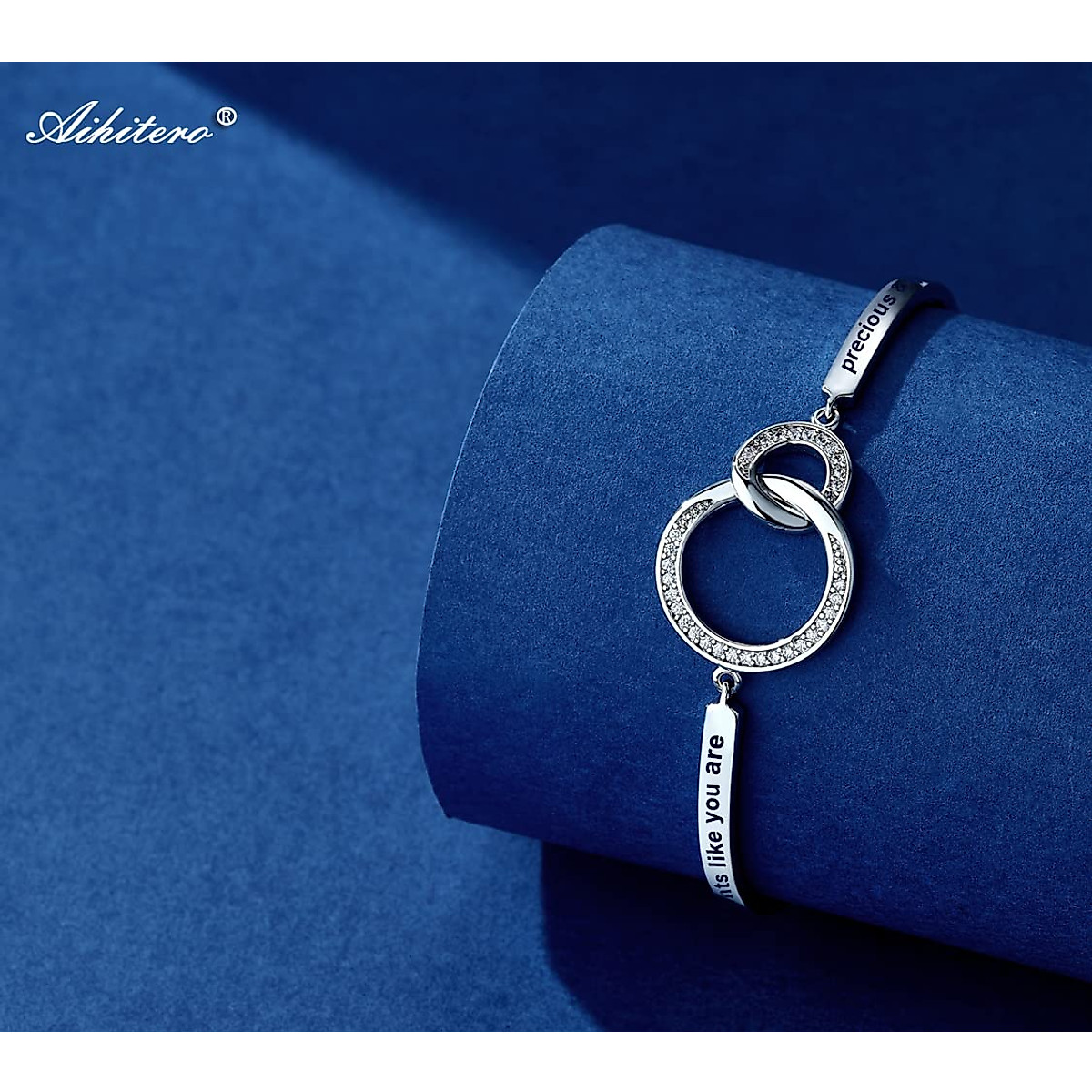 Aihitero Christmas Auntie Gift, Engraved ‘Aunts like You Are Precious & Few’ Interlocking Circles Bangle Bracelet, White Gold Women Jewelry, Birthday Valentine Day Xmas Present from Nephew and Niece