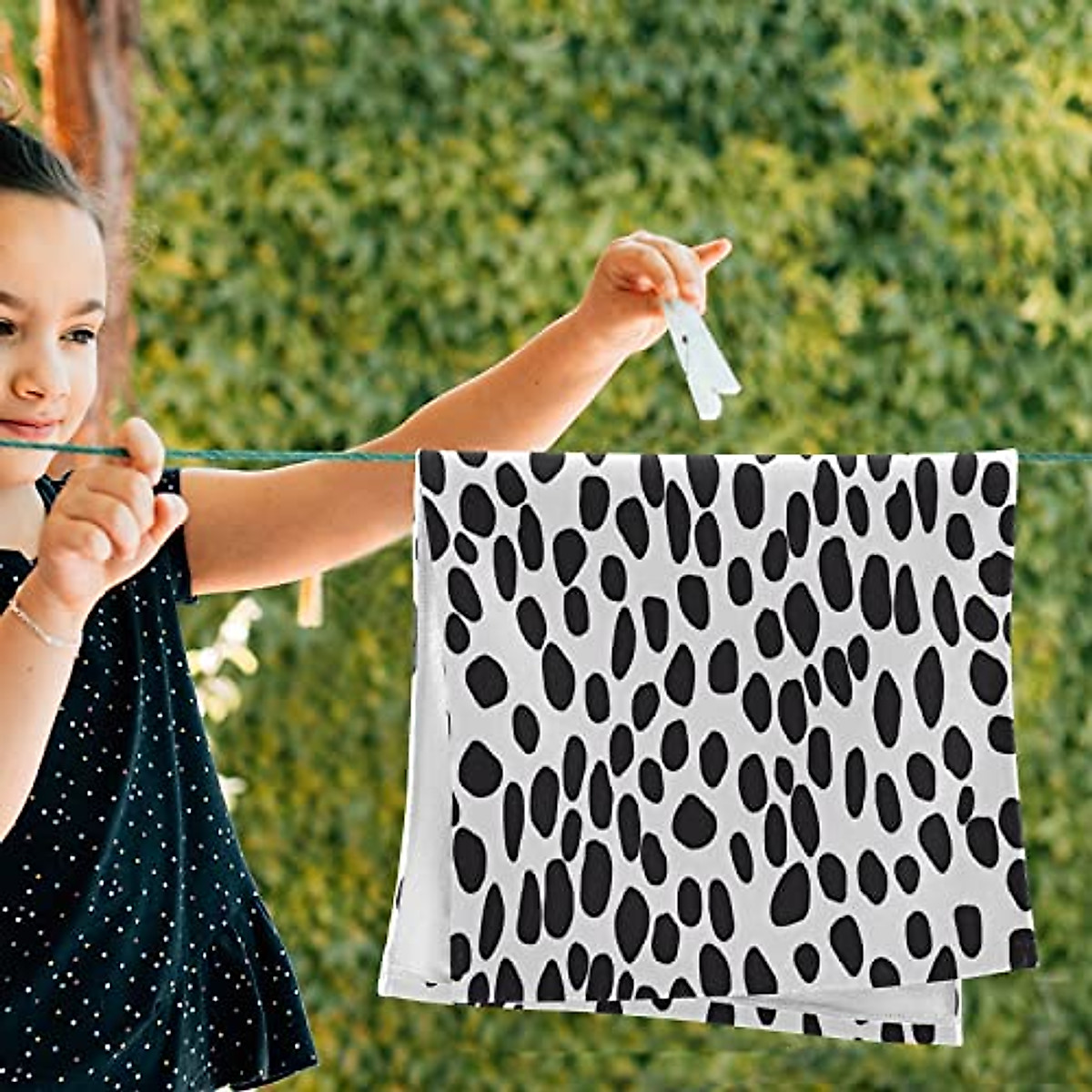 Kigai 2 Pack Black White Leopard Print Hand Towels Set Kitchen Towels Super Soft Highly Absorbent Fingertip Towel for Bath,Kitchen,Gym and Spa