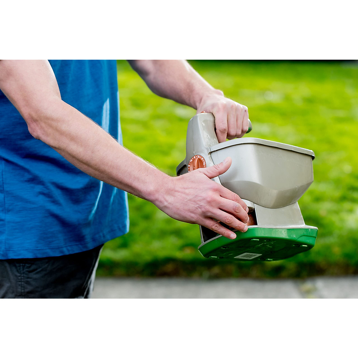 Scotts Wizz Battery Powered Fertilizer, Seed, and Ice Spreader