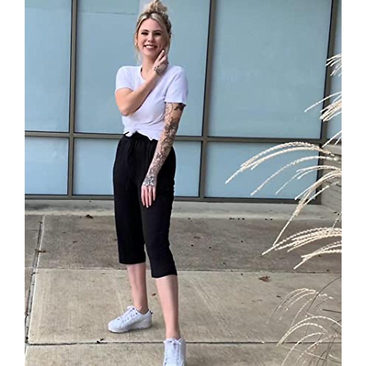 TARSE Women's Capri Yoga Pants Stretch Lightweight Running Jogging Pants Casual Comfy Pull On Capris Pockets Sweatpants (Black,M)