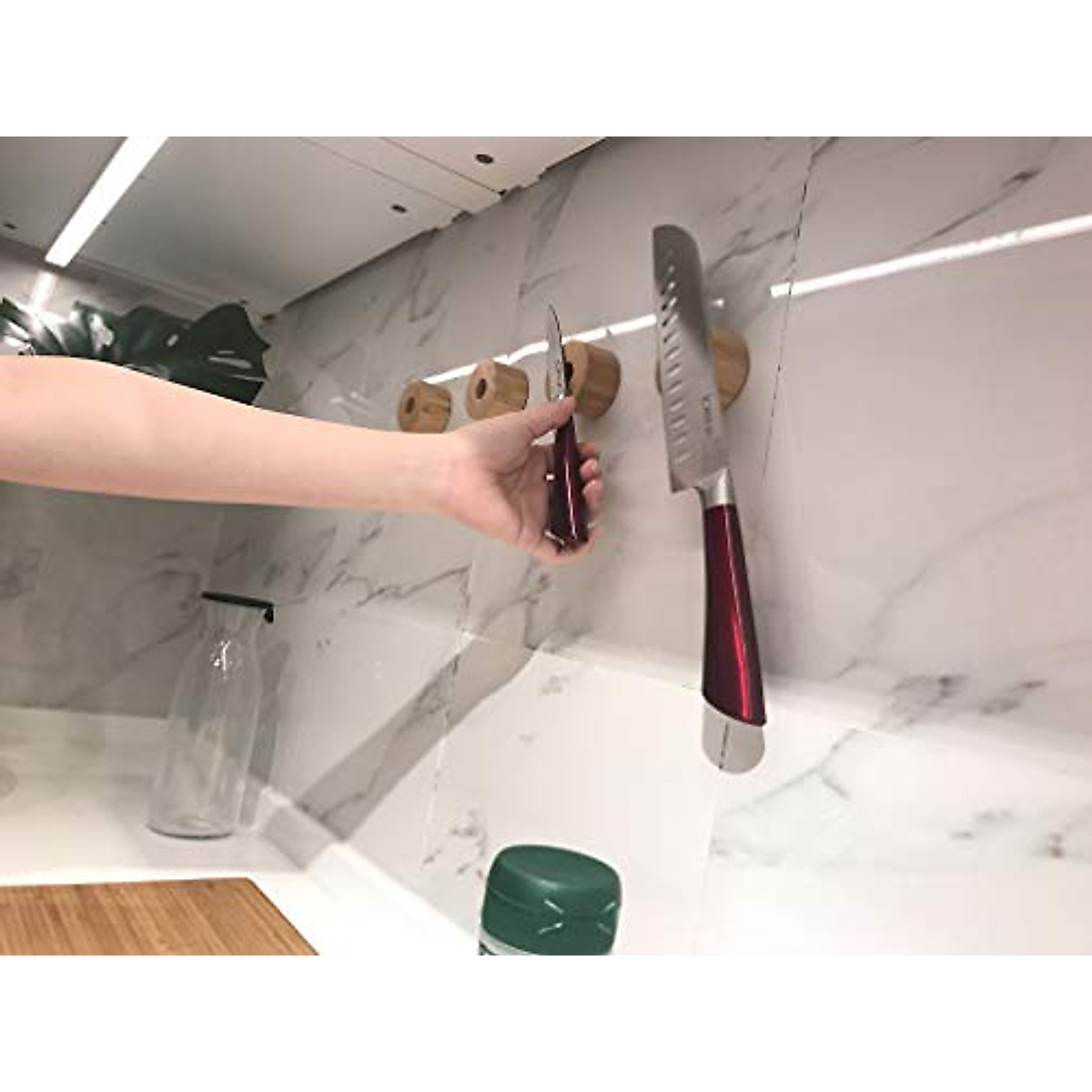 Knife Wall Mount Holder Magnetic Adsorption,Free Fetching,Does not need to be perforated in the wall.