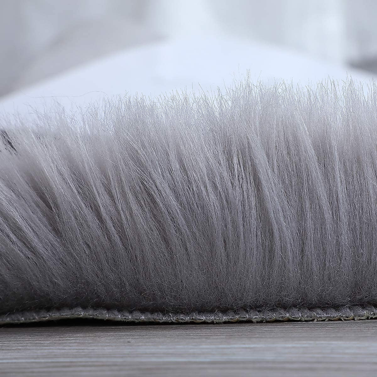 HLZHOU Soft Faux Fur Rug White Sheepskin Chair Cover Seat Pad Shaggy Area Rugs for Bedroom Sofa Living Room Floor (Gray, 2x3 Feet)