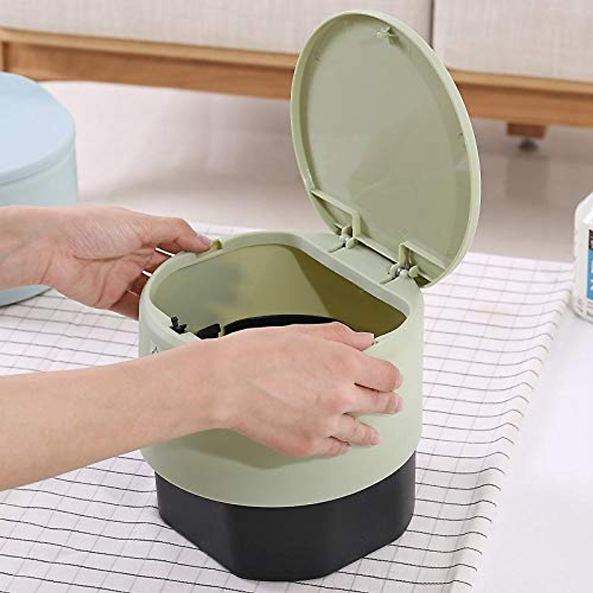 Earchy Desktop Trash Can Plastic Trash Can Elastic Cover Round Wastebaskets Household Sanitary Bucket Creative Storage Bucket