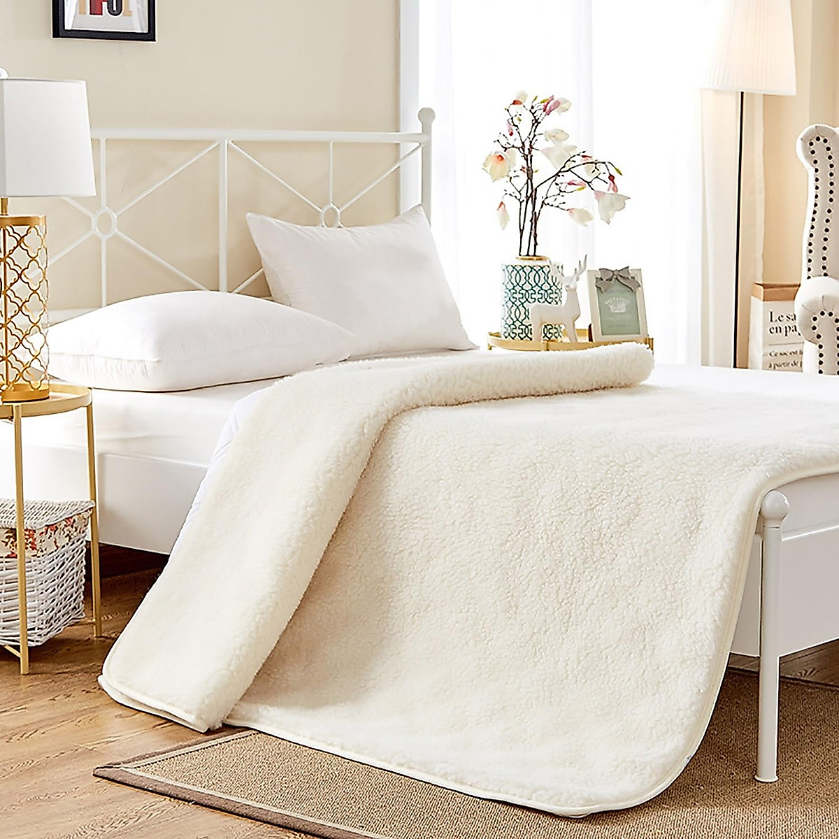 100% Wool Fleece Fitted Mattress Cover Pad with Elastic Bands,Breathable Lamb Wool Mattress,Thicken Pure Wool Bed Topper,Folding Lamb Velvet Mattress,for Twin/Full/Queen/King(Queen(150x200cm), White)