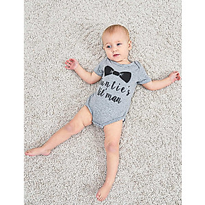 RAISEVERN Baby Clothes 0-3 Months Auntie's Lie Man Newborn Boy Girl Outfit Announcement Sayings Bodysuit Unisex Funny Infant Romper