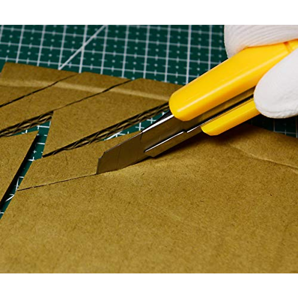 WEKOIL Utility Knives Retractable Box Cutter,18mm Wide Snap Off Blade Knife,11 Carbon Steel Blades,Hobby Art Paper Knives with Comfortable Handle,Heavy Duty for Office Home Warehouse,Yellow