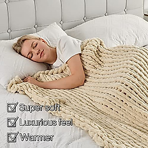 Maetoow Tighter Version Chenille Chunky Knit Blanket Throw （40×50 Inch）, Handmade Warm & Cozy Blanket Couch, Bed, Home Decor, Soft Fleece Banket, Boho Thick Blankets and Giant Yarn Throws，Beige