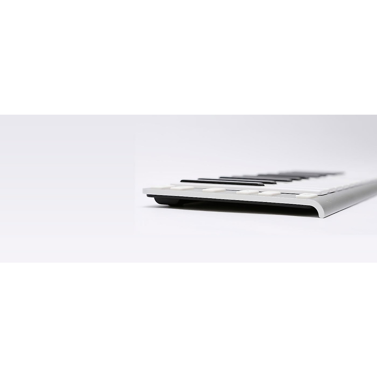 Xkey 25 USB MIDI Keyboard - Apple-Style Ultra-Thin Aluminum Frame, 25 Full-Size Velocity-Sensitive Keys, Polyphonic Aftertouch, Ultra-Low Latency, Simply Plug & Play on iPad, iPhone, Mac, PC