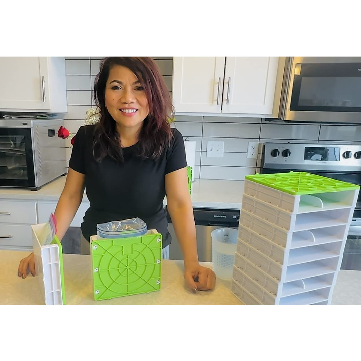 FreezeStax 1-Quart Expandable Starter Set. (3-4 Cup Set Capacity). Includes 1 individual 1-Qt Expander for 1-Qt (3-4 Cup) Freezer Bags. Add Optional, FreezeStax 1-Qt Expanders (listed separately).