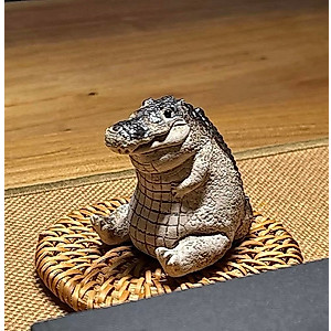 Handmade Crocodile Figurine Tea Pet, Tea Set Accessories Alligator Statue Tea Ceremony Desk Pet, Animal Ornament Gifts for Tea Lover Friends Chritmas Party Favors