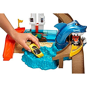 Hot Wheels Toy Car Track Set, Color Shifters Sharkport Showdown with 1 Color Shifters 1:64 Scale Car