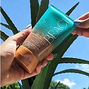 Bath & Body Works 6.6 Ounce Sand & Sea Salt Scrub with coconut oil At the Beach Scent (Packaging may vary)
