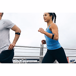 Wahoo ELEMNT ROAM V2 GPS Bike Computer + Heart Rate Monitor Bundle