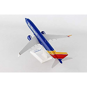 Daron Worldwide Trading Skymarks Southwest 737-Max8 1/130 W/WiFi Dome Model Airplane,unisex-children