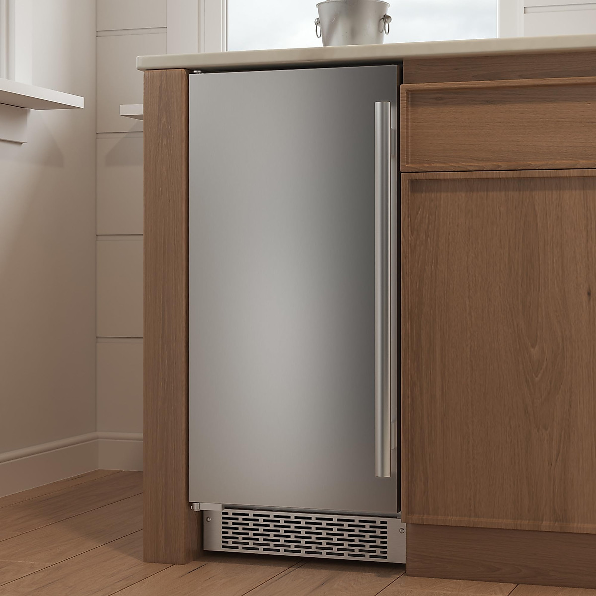 Avallon AIMG151PSSIRH 15 Inch Wide 26 Lbs. Built-In/Free Standing Ice Maker with 56 Lbs. Daily Ice Production and Factory Installed Pump