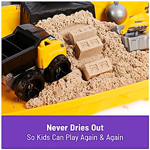 Kinetic Sand, Construction Site Folding Sandbox with Toy Truck and 2lbs of Play Sand, Sensory Toys for Kids Ages 3 and up