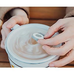 Silver Buffalo Peanuts Snoopy and Woodstock Ceramic Soup Mug with Vented Plastic Lid, 24 Ounces, 1 Count (Pack of 1)