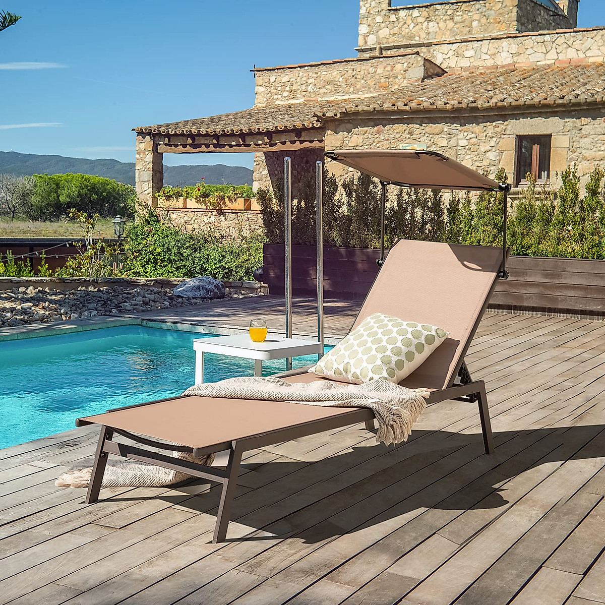 Giantex Outdoor Chaise Lounge Chair- Tanning Chair with Sunshade, 6 Adjustable Position, Sturdy Metal Frame, Cup Holder, Outside Lounger for Poolside, Backyard Sunbathing Chair (1, Brown)