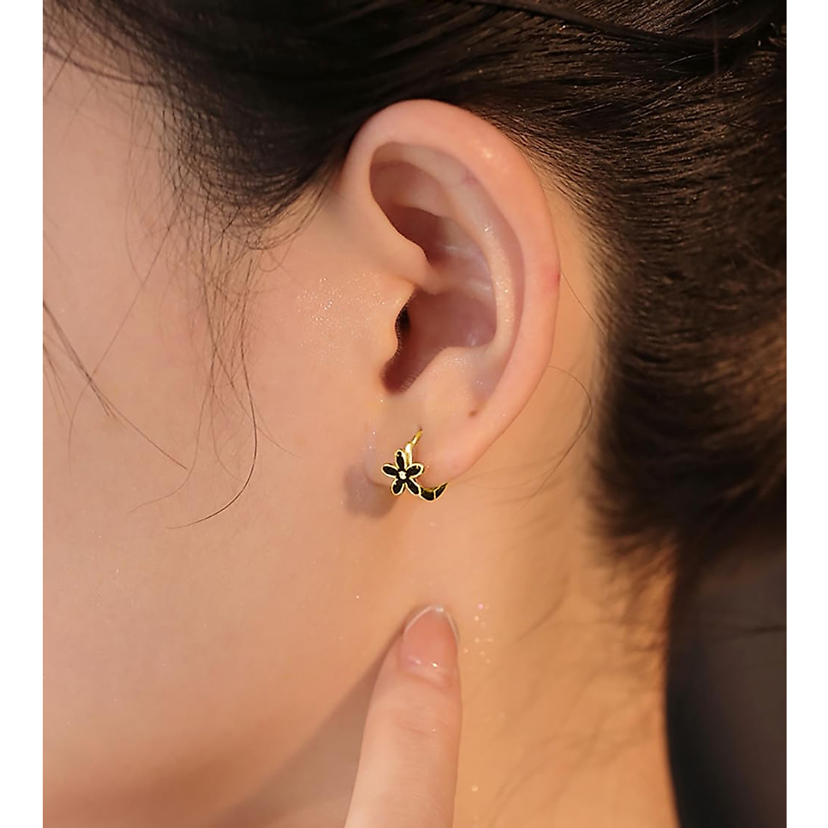 Reffeer Solid 925 Sterling Silver Daisy Flower Hoop Earrings Huggie for Women Black Flower Hoop Earrings Cartilage Helix Earrings (B-18K Gold)