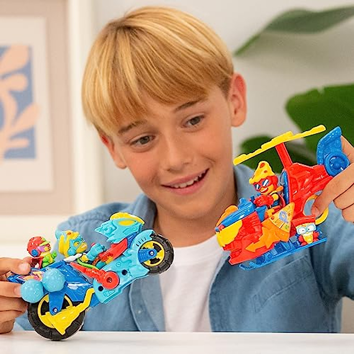 SUPERTHINGS Turbo Ice Scooter with Catapult Ice Cream Ball Launcher, Includes 1 Kazoom Kid and 1 SuperThing