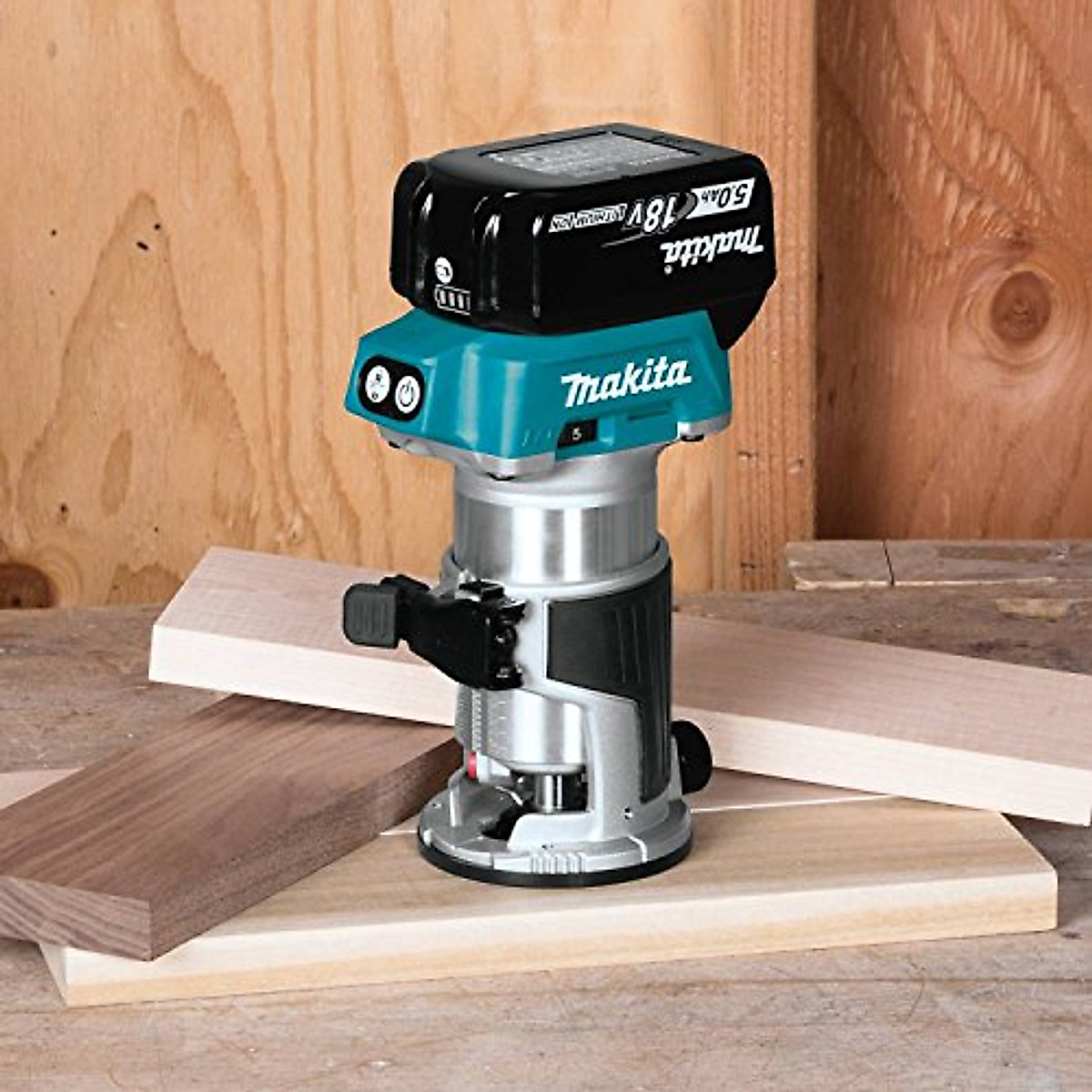 Makita XTR01T8J 18V LXT® Lithium-Ion Brushless Cordless Compact Router Starter Kit (5.0Ah)