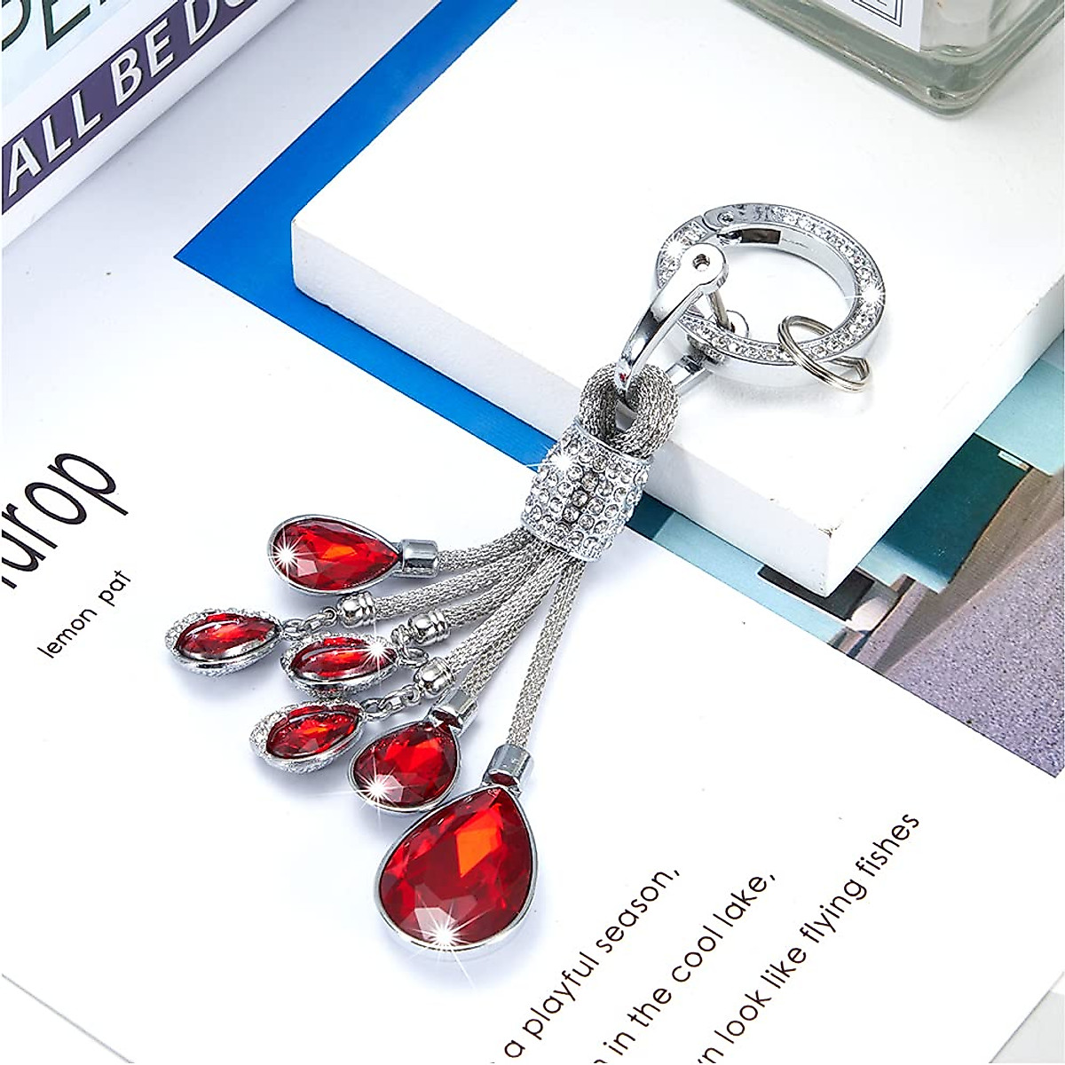 Bling Crystal Car Keychain for Women, Keychain Accessories With Rhinestones, Fashionable Car Key Chain for Car Keys Fit BMW Honda Audi Lexus Ford Mercedes Benz Nissan Cadillac Toyota (2 Red)