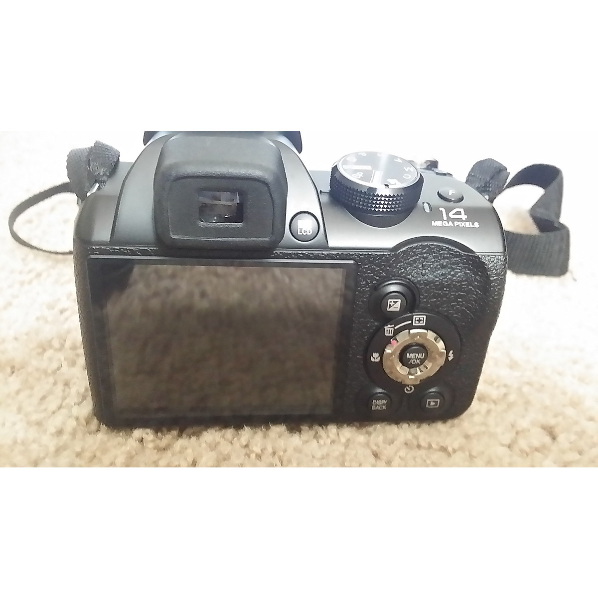 Fuji 600011995 Finepix S4200 Digital Camera Bundle 14 Mp 24x Optical Zoom; 6.7x Digital Zoom