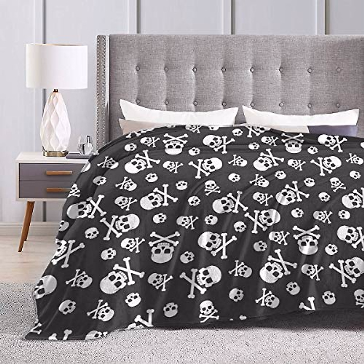 JASMODER Skull and Crossbones Blankets & Throws Soft Microfiber Cozy Warm Throw Blanket for Couch Bedroom Living Room