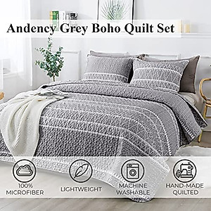 Andency Grey Quilt Set California King (112x104 Inch), 3 Pieces(1 Striped Triangle Printed Quilt and 2 Pillowcases), Bohemian Summer Lightweight Reversible Microfiber Bedspread Coverlet Sets