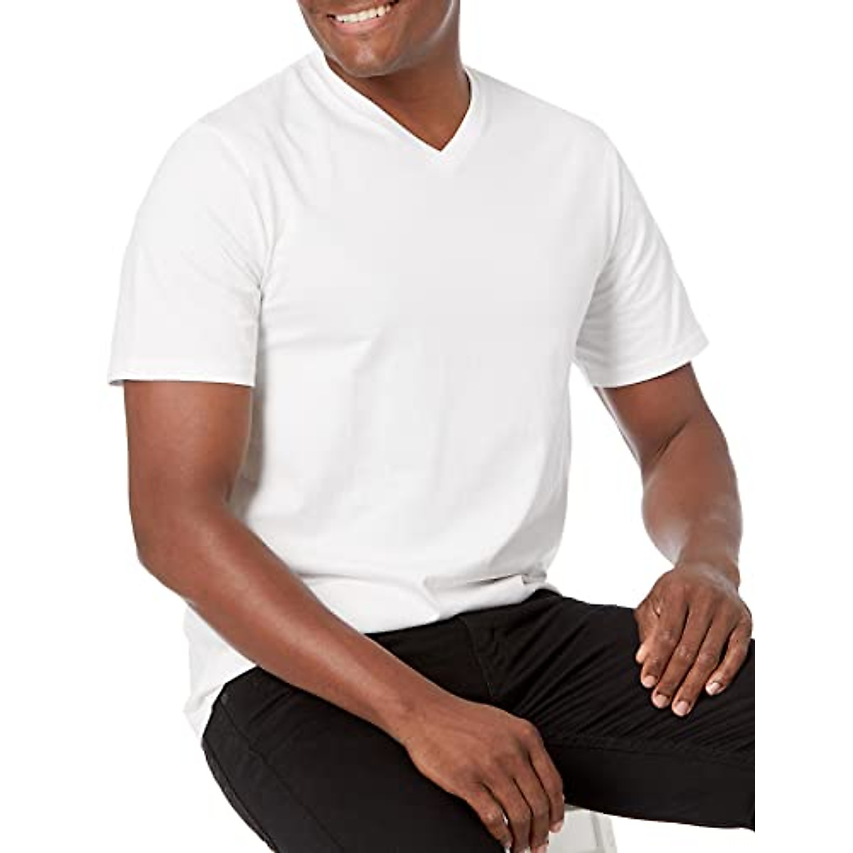 Amazon Essentials Men's Regular-Fit Short-Sleeve V-Neck T-Shirt, Pack of 2, White, Medium