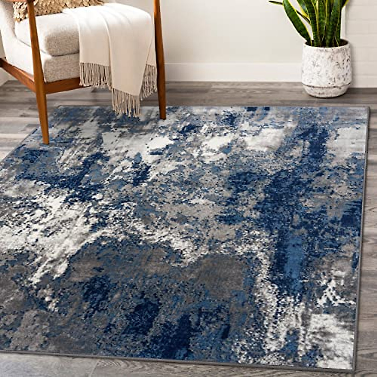 LUXE WEAVERS Cambridge Collection Modern Blue 5x7 Distressed Abstract Area Rug