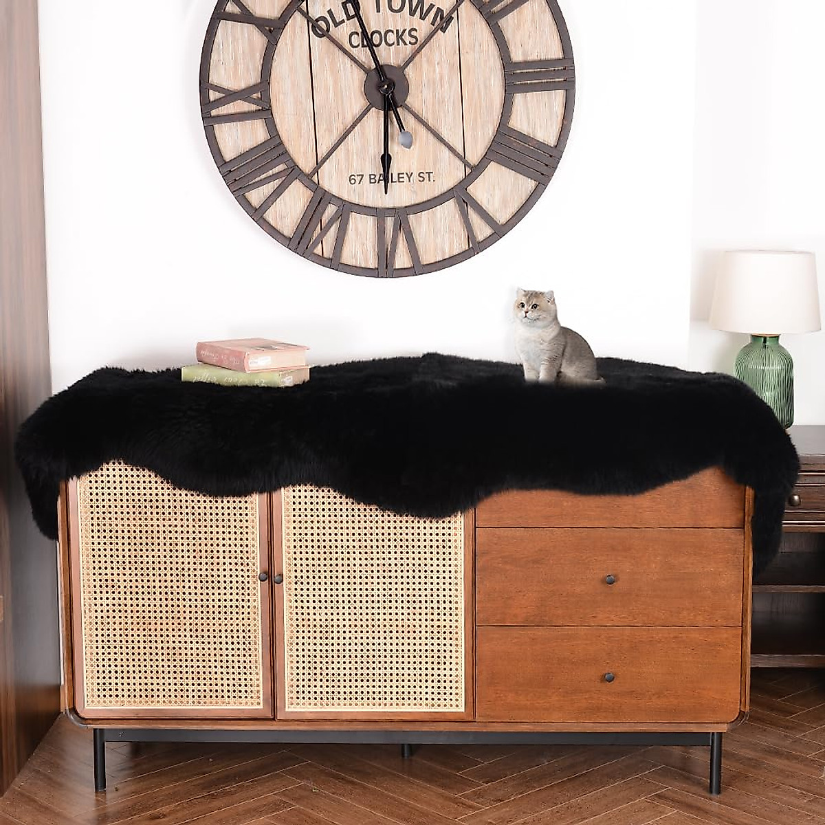 IRIWOOL Premium Genuine Fur Sheepskin Rug Real Australia Sheepskin Natural Luxury Fluffy Lambskin Fur Area Rug Seat Covers for Kids Bedroom Sofa Chair Cover (Black, Double Pelt/2ft x 6ft)