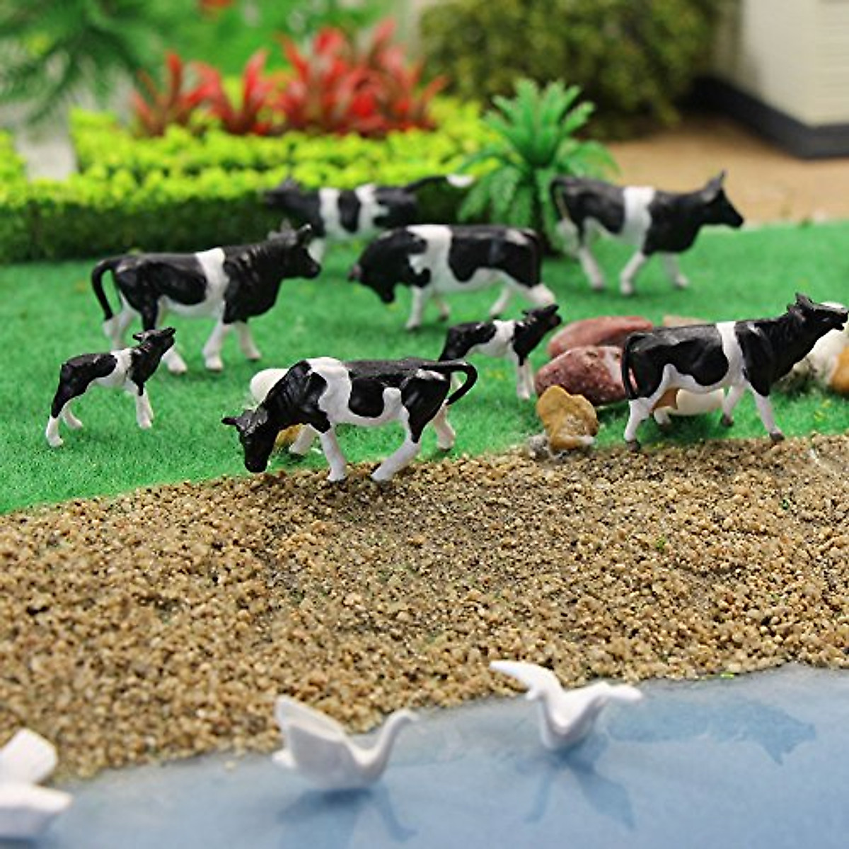 Farm Animals Figure Set,AN8704 36PCS 1:87 Well Painted Model Cows and Figures for HO Scale Model Train Scenery Layout Miniature Landscape New