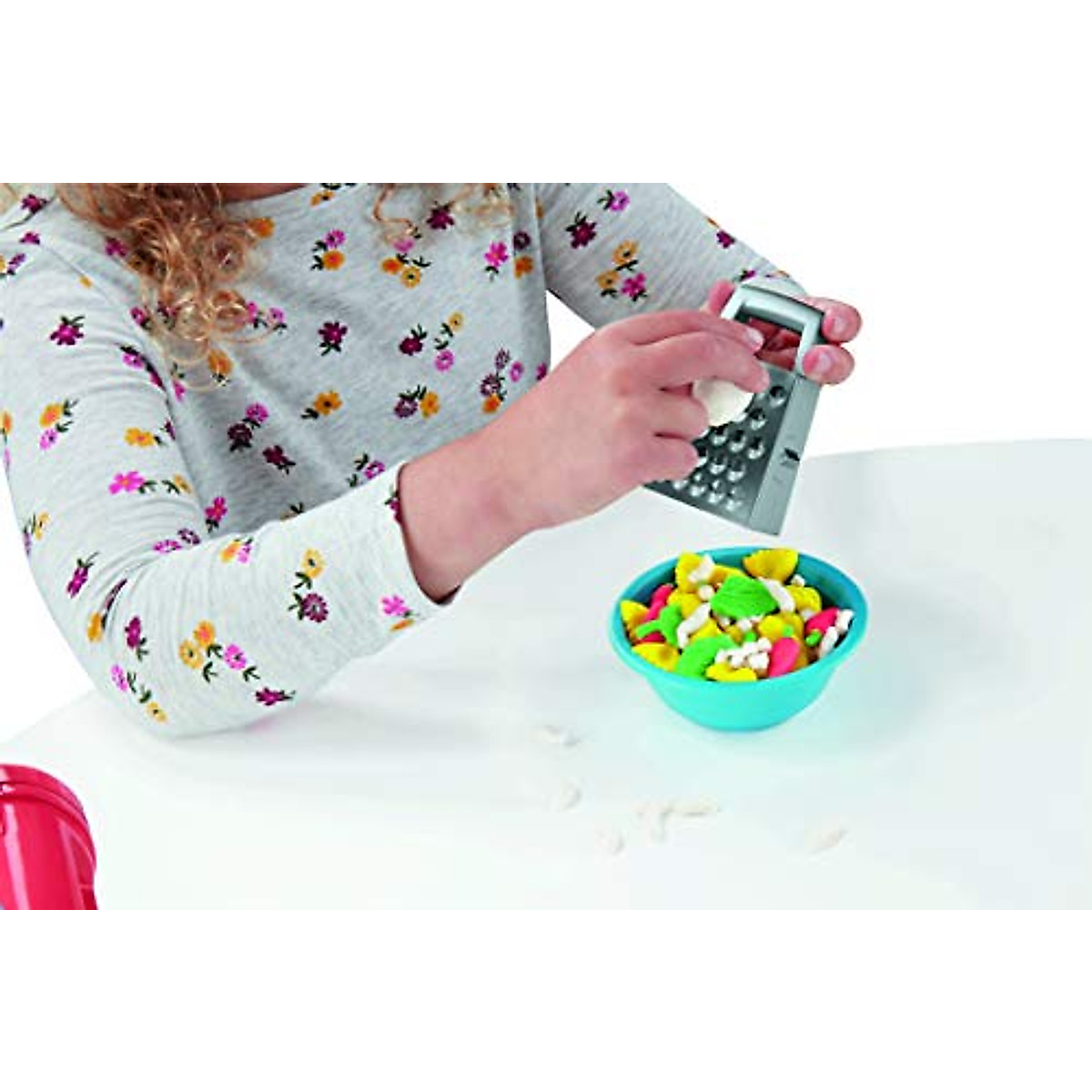 Play-Doh Kitchen Creations Noodle Party Playset for Kids 3 Years and Up with 5 Non-Toxic Colors