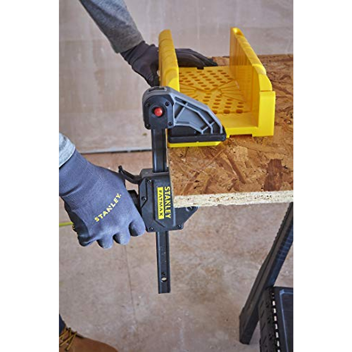Stanley 1-20-600 Saw Storage Miter Box with Saw, Black