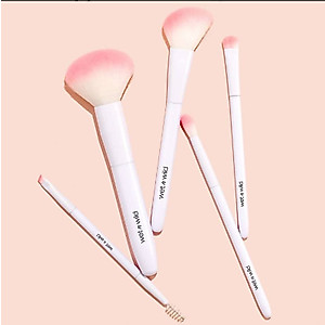wet n wild Eye Crease Brush,Flawless Tapered Blending, Soft Synthetic Fibers, Ergonomic Handle for Comfortable Precision Control, Cruelty-Free & Vegan