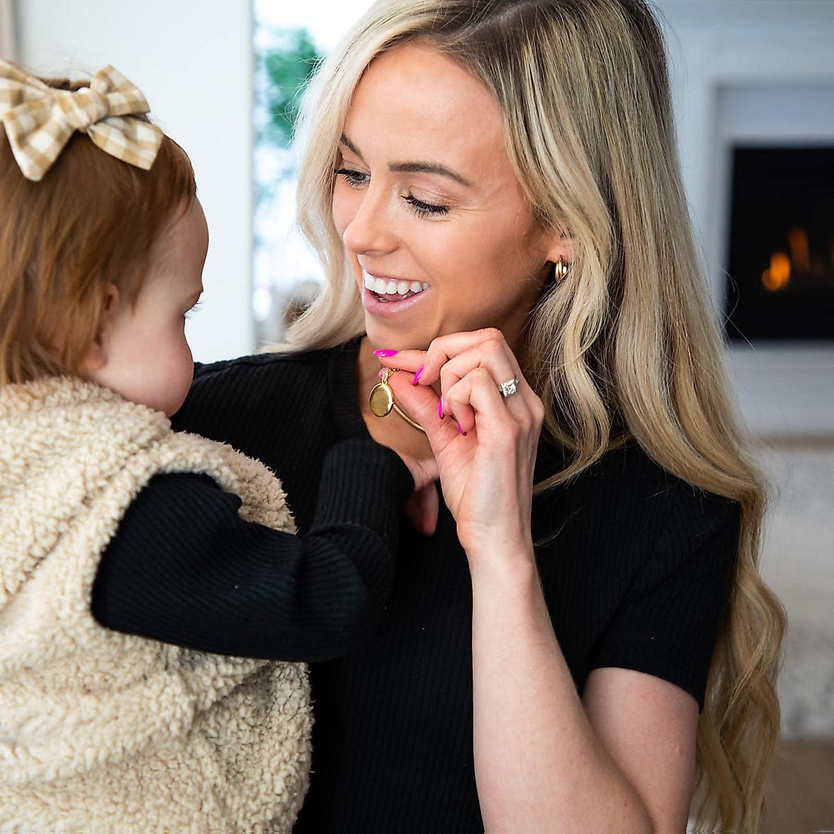 Modern Moments Gold Locket Necklace For Women - Oval Locket Pendant Necklace With Picture Inside - 16-18"