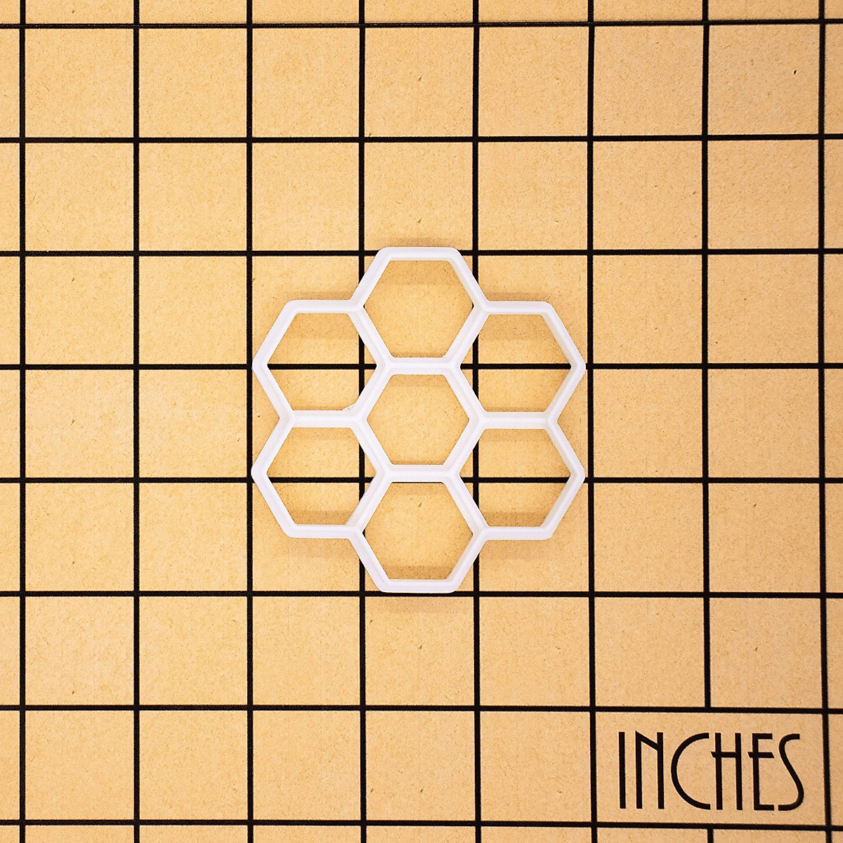 Honeycomb cookie cutter, 1 piece - Bakerlogy