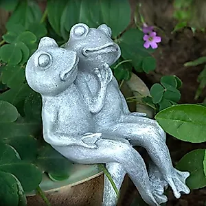 OwMell Frog Statue, Vintage Couple Sitting Frogs Figurine, Love Shelf Sitter Garden Statue for Indoor Outdoor Home Decoration, Resin 7 Inch