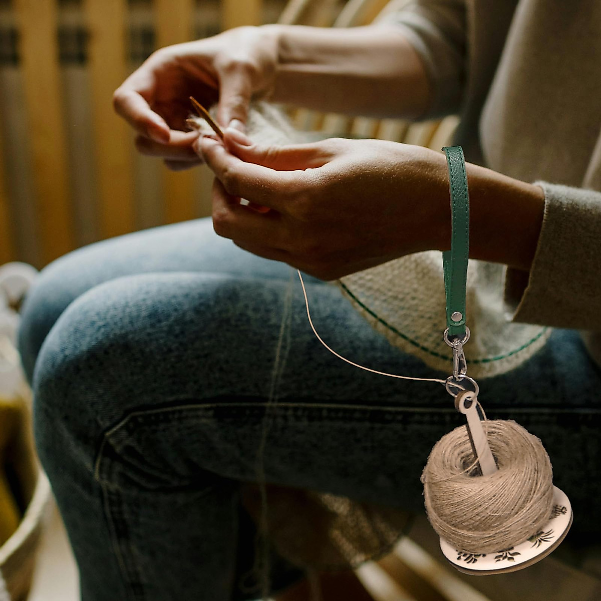 Wrist Yarn Holder, Portable Wrist Yarn Ball Minder Stand with Leather Wristband Wooden Twizzling Yarn Organizer Storage Knitting Supplies Crocheting Gift for Craft Lover (Green)