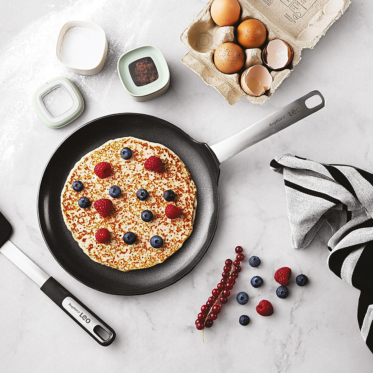 BergHOFF Graphite Non-stick Ceramic Pancake Pan 10.25", Recycled Aluminum, CeraGreen Non-toxic Nonstick Coating, Full Disk Bottom, Quick Breakfast, Oven Bakeware, Oven-to-Table Cookware