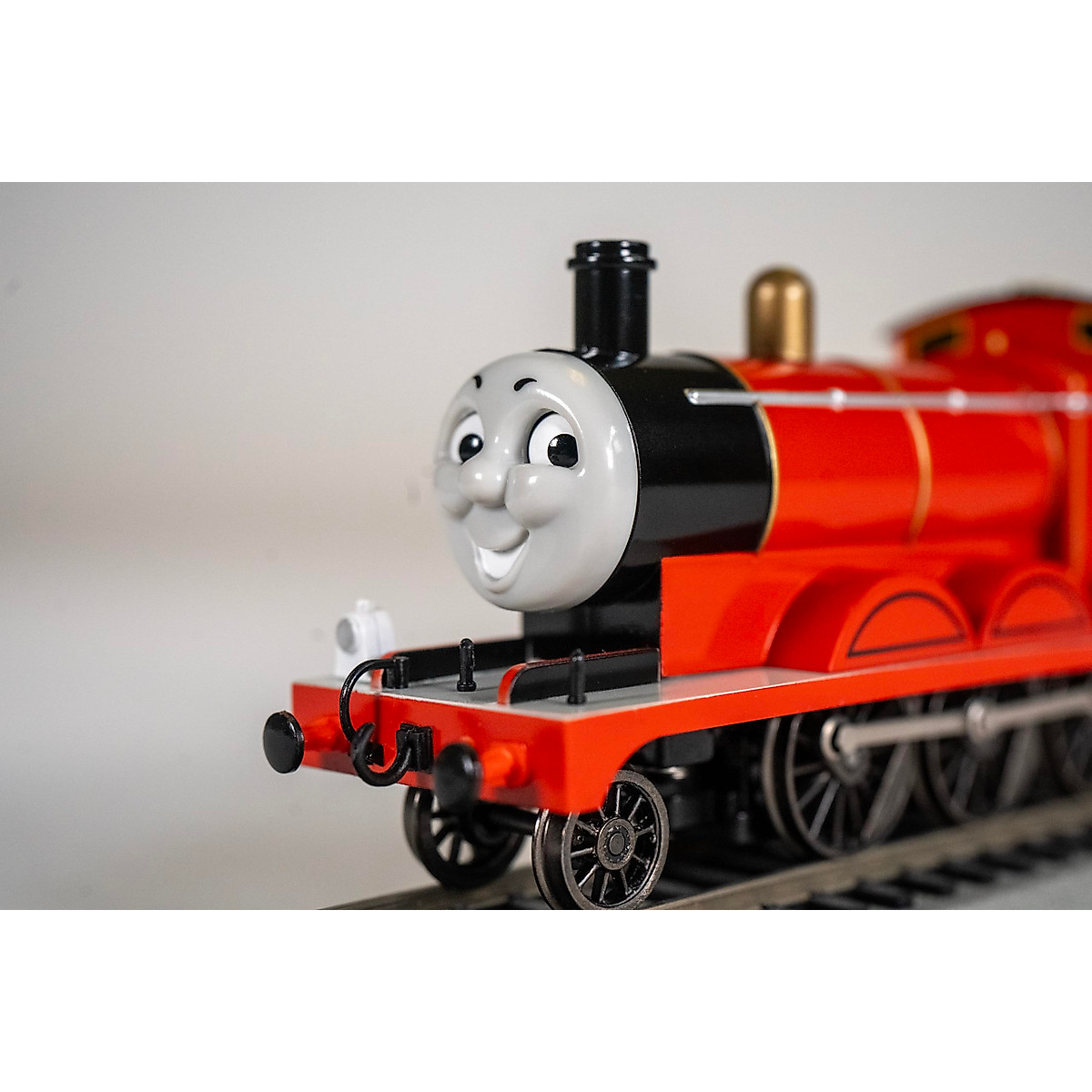 Bachmann Trains - THOMAS & FRIENDS JAMES THE RED ENGINE w/Moving Eyes - HO Scale