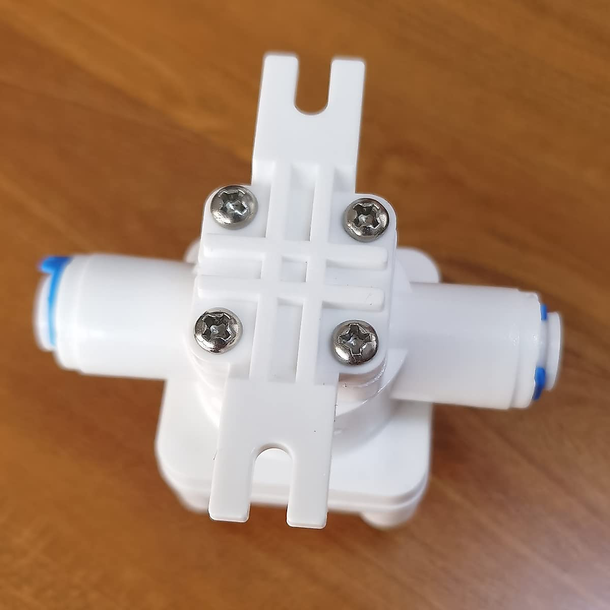 MALIDA 1/4" OD Tube Water Pressure Relief Regulator, Reducing Valve Filter Protection Push to Quick Connect Fittings for Reverse Osmosis Water System.