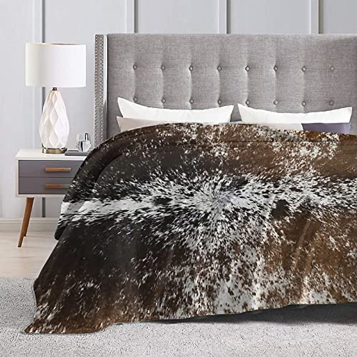 Brown Cow Blanket Cow Print Throw Blanket, Lightweight Flannel Fleece Blankets with Cow Print for Couch ,Sofa,Bedroom. Perfect Cow Gift for Kids, Adults 40"x50"