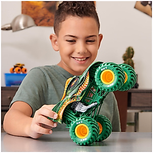 Monster Jam, Official Dragon Monster Truck, Collector Die-Cast Vehicle, 1:24 Scale, Kids Toys for Boys Ages 3 and up