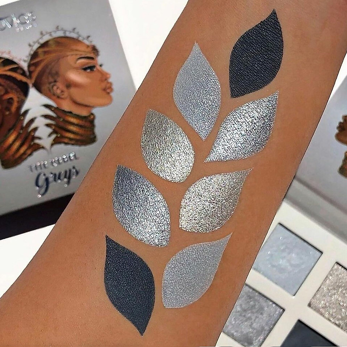 Juvia's Place Rebel Quad Grey Eyeshadow Palette - Shades of 4, Professional Eye Makeup, Pigmented Eyeshadow Palette, Makeup Palette for Eye Color & Shine, Pressed Eyeshadow Cosmetics