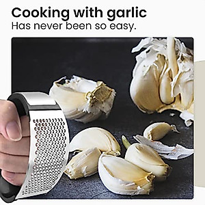 Cuisinly® - Garlic Press - Garlic Press Stainless Steel - Garlic Press Rocker - Garlic Chopper - Garlic Crusher - Garlic Mincer - With Free Silicone Garlic Peeler and Cleaning Brush
