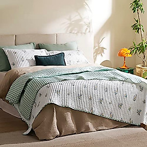 Bedsure California King Quilt Set - Reversible Floral Quilt Bedding Set, Botanical Spring Flower Microfiber Lightweight Bedspread, Coverlet Set with 2 Pillow Shams for All Seasons (112"x104")