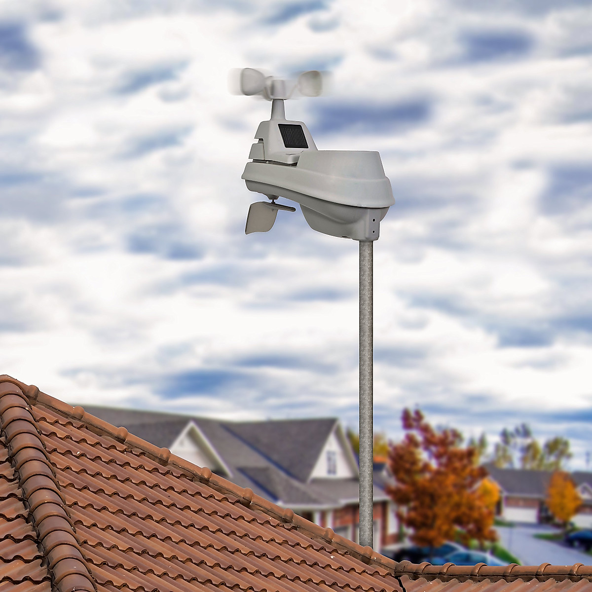 AcuRite Iris 01078 Wireless Weather Station with 2 Displays and 5-in-1 Weather Sensor: Temperature and Humidity Gauge, Rainfall, Wind Speed and Wind Direction