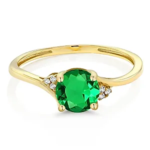 Gem Stone King 10K Yellow Gold Green Simulated Emerald and Diamond Accent Women Engagement Ring 0.82 Ctw (Size 7)